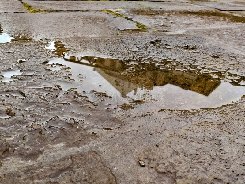 Determinado Charco En Las Calles De Venecia Foto de archivo - Imagen de ...