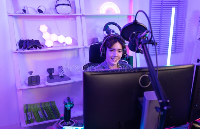 A Determined Online Streamer Creates a Stream and Grows an Audience ...