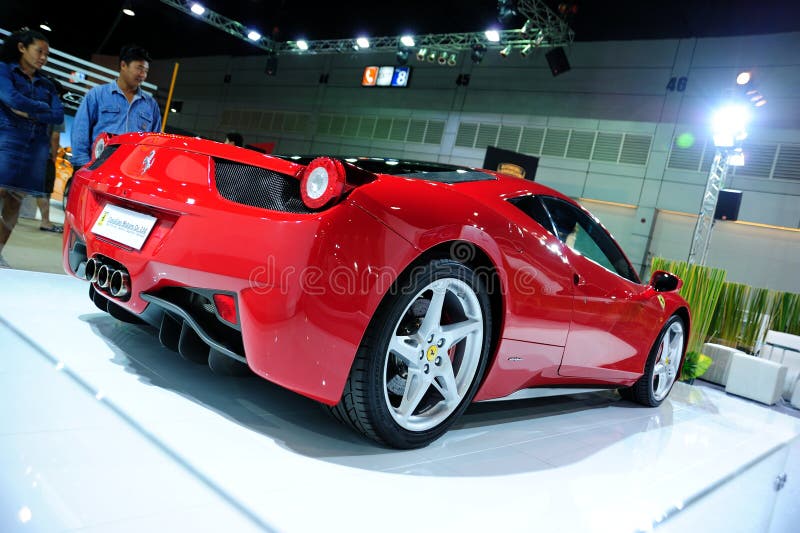 Detrás De Ferrari 458 Italia Foto editorial - Imagen de pulimento ...