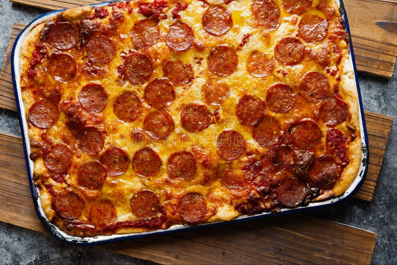 Detroit Style Pepperoni Pizza Stock Photo - Image of pepperoni, sauce ...