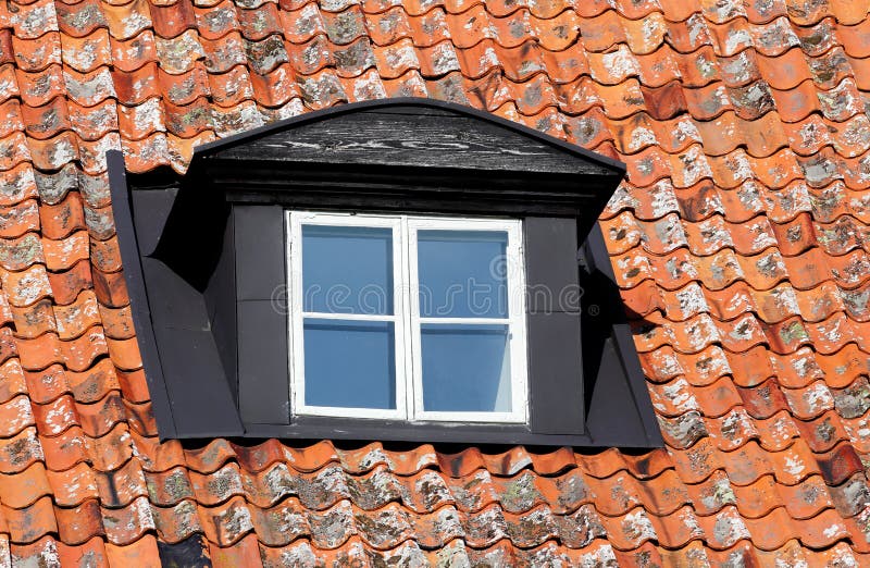 Dettaglio Di Architettura Dell'abbaino Fotografia Stock - Immagine di ...