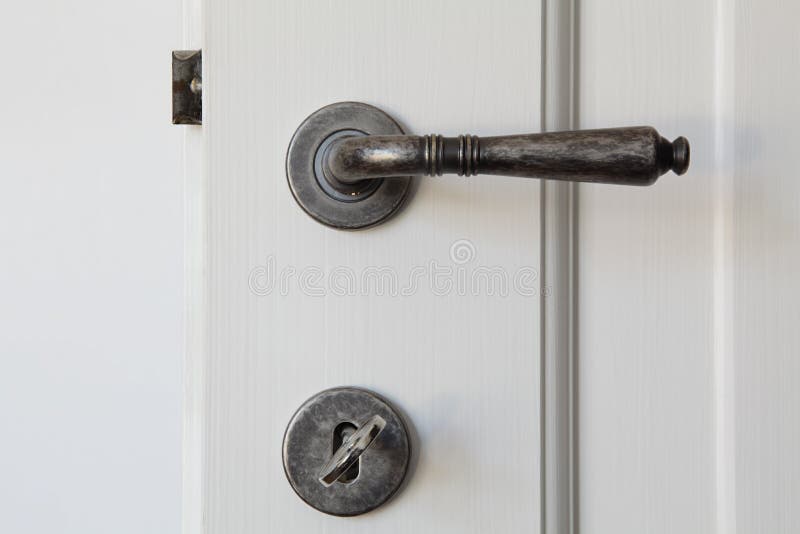 Deur Met Handvat En Sleutel in Het Slot Stock Afbeelding - Image of ...