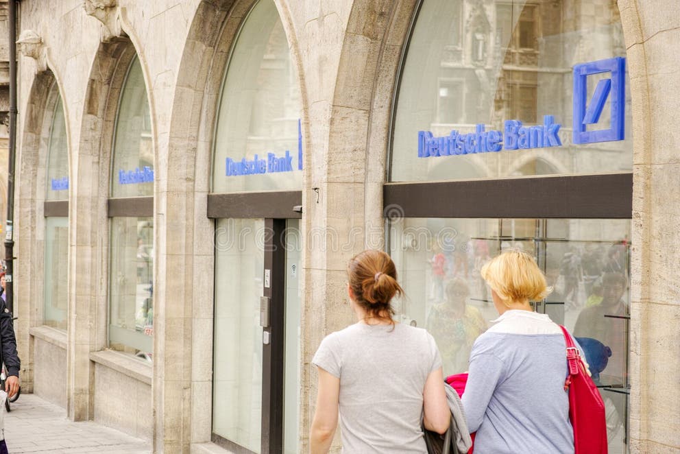 Deutsche Bank kunder redaktionell bild. Bild av grupper - 54323571