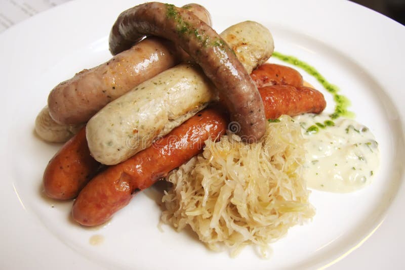 Deutsche Wurst Bratkartoffeln Stockbild - Bild von deutsch, kochen ...