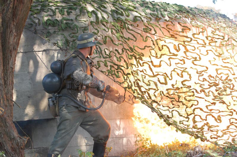 Deutscher Soldat Mit Flammenwerfer Stock-Fotos - Laden Sie 29 Royalty ...