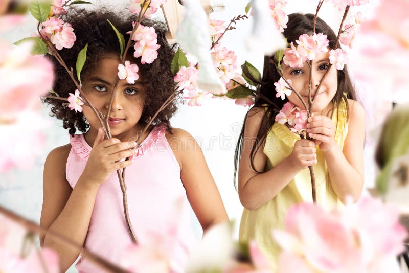 Deux Filles Adorables Jouant Ensemble Photo Stock Image Du Joie Beau