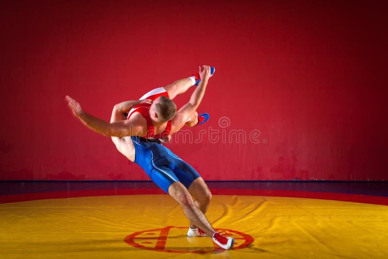 Deux Lutteurs De Jeune Homme Photo stock - Image du combat ...