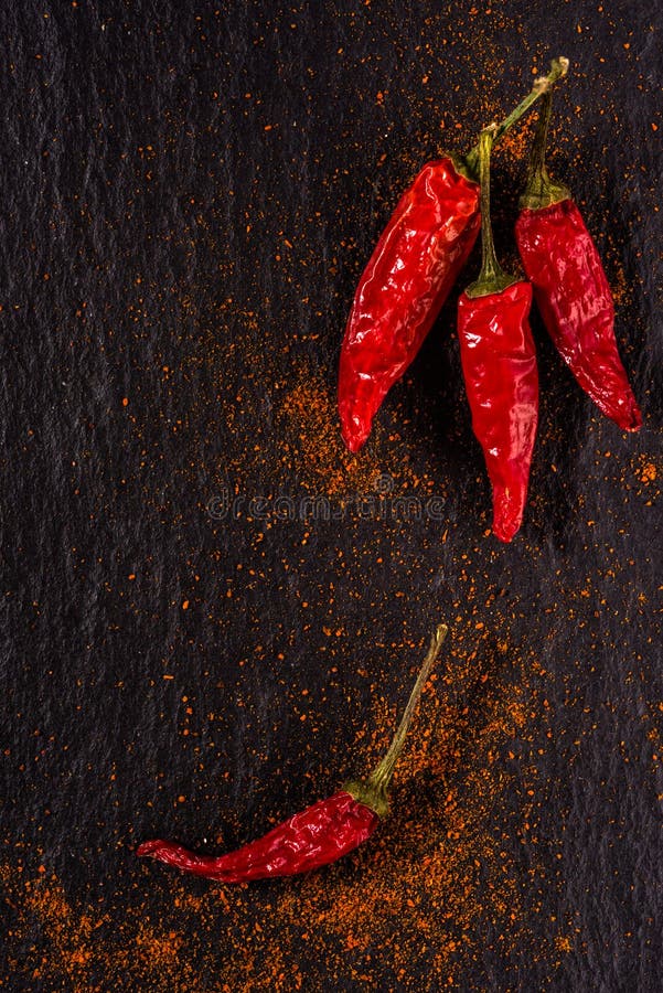 Deux Poivrons De /poivron Rouge Image stock - Image du passion ...