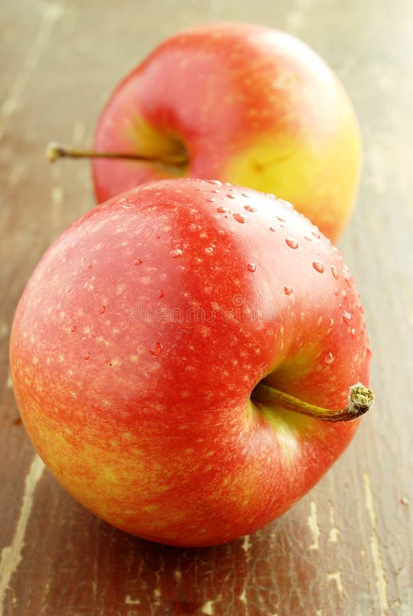 Pomme juteuse image stock. Image du frais, nourriture - 21493371