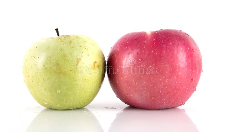 Deux pommes sur fond blanc image stock. Image du blanc - 229128047