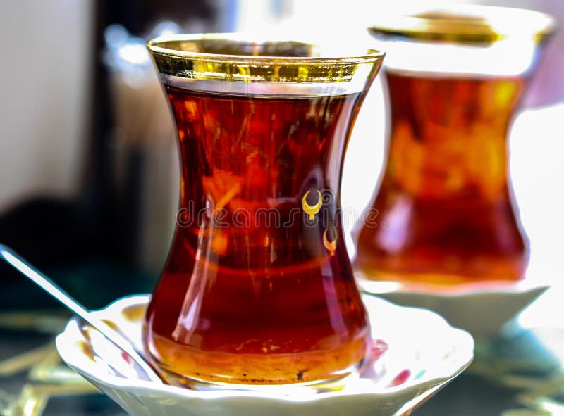 Deux tasses de thé turc photo stock. Image du cuvettes - 41278860