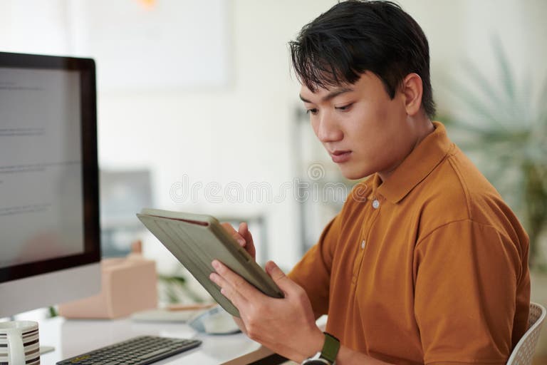 Developer Reading Documentation on Tablet Stock Image - Image of internet, concentration: 292912733