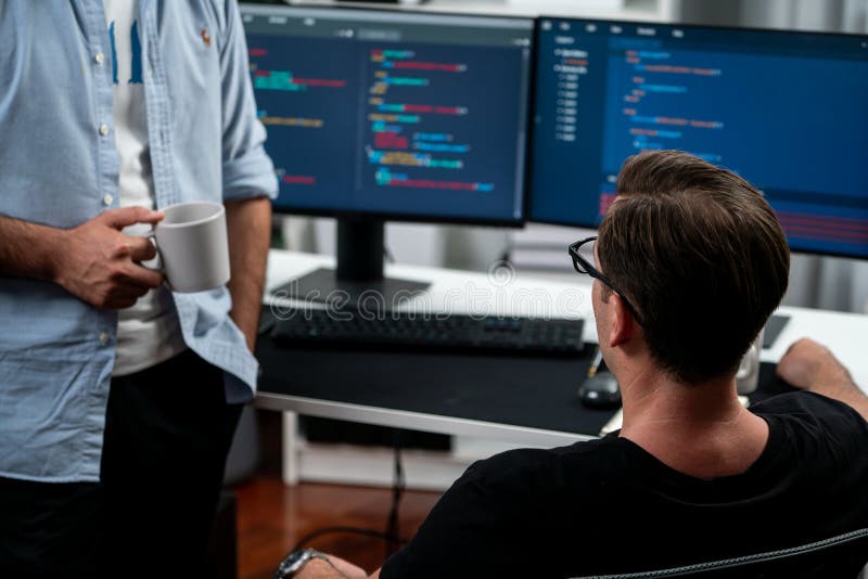 It Developers Discussing Online Software Development Information ...