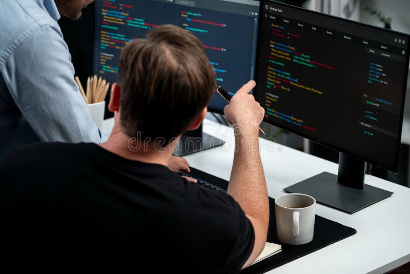 It Developers Discussing Online Software Development Information ...