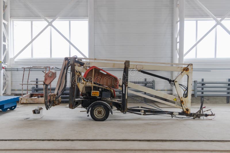 The Device of the Facade of the Building Using a Platform for Lifting ...