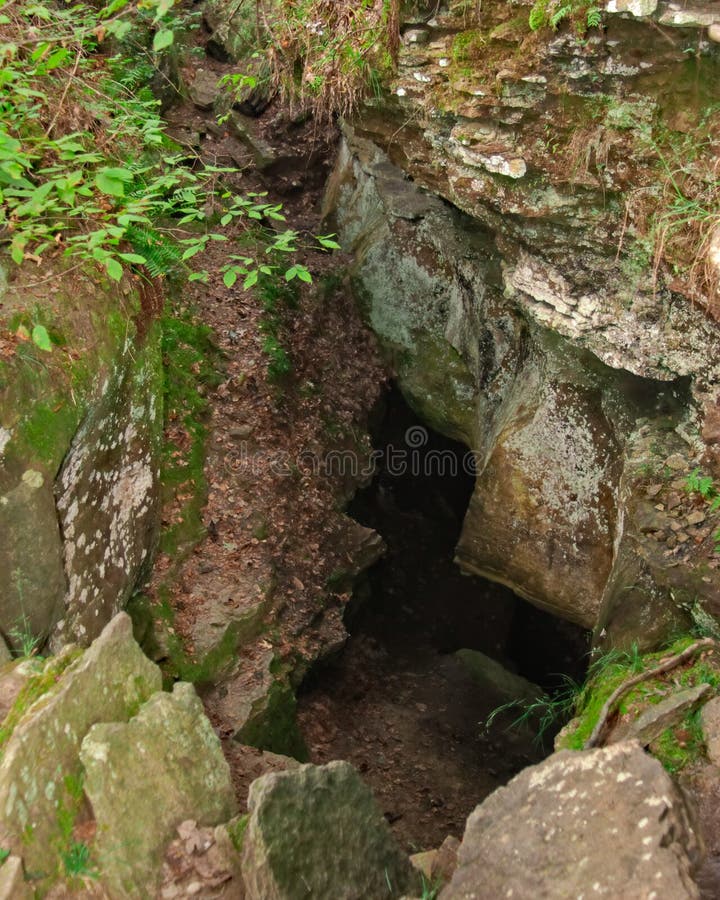 Devil`s Den Cave stock photo. Image of access, park - 201030950