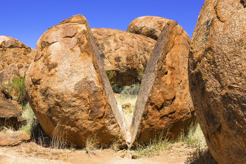 Devils Marbles - Round Rocks Stock Image - Image of front, park: 173442529