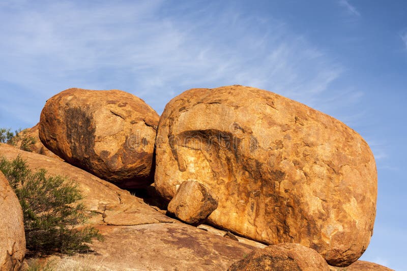 Devils Marbles Karlu Karlu Conservation Reserve. Eggs of the Rainbow ...