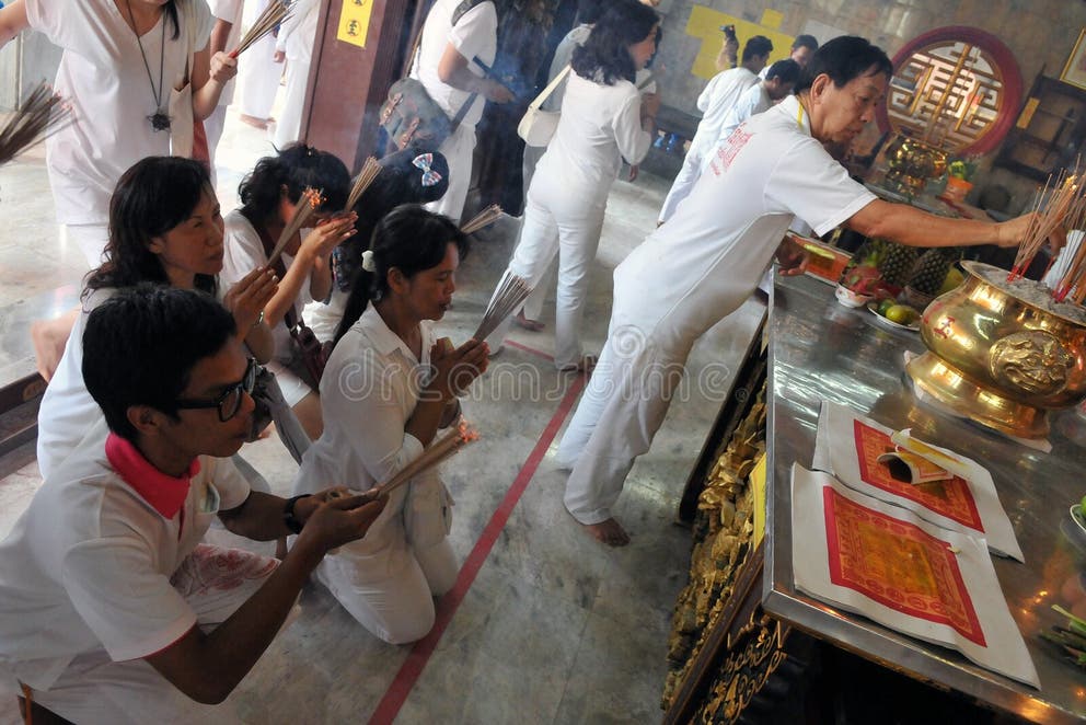 Devotees Pray in Taoist Temple Editorial Stock Image - Image of ethnic ...
