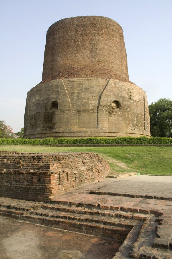 Dhamekh Stupa in Saranath stockbild. Bild von haube, pilgrimage - 20733259