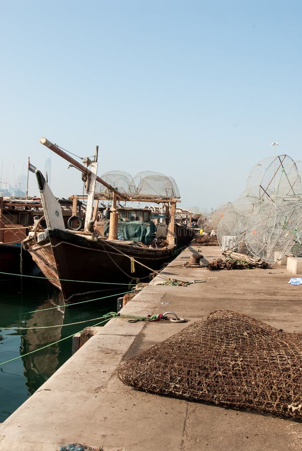 Dhaws Traditionnels En Abu Dhabi Image stock - Image of quai, ciel ...