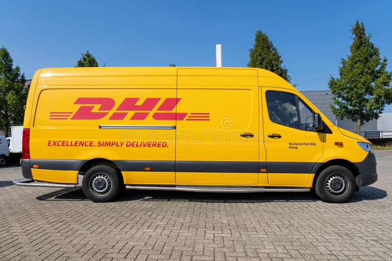 Dhl van foto editorial. Imagem de pacote, entregue, etiqueta - 335722791