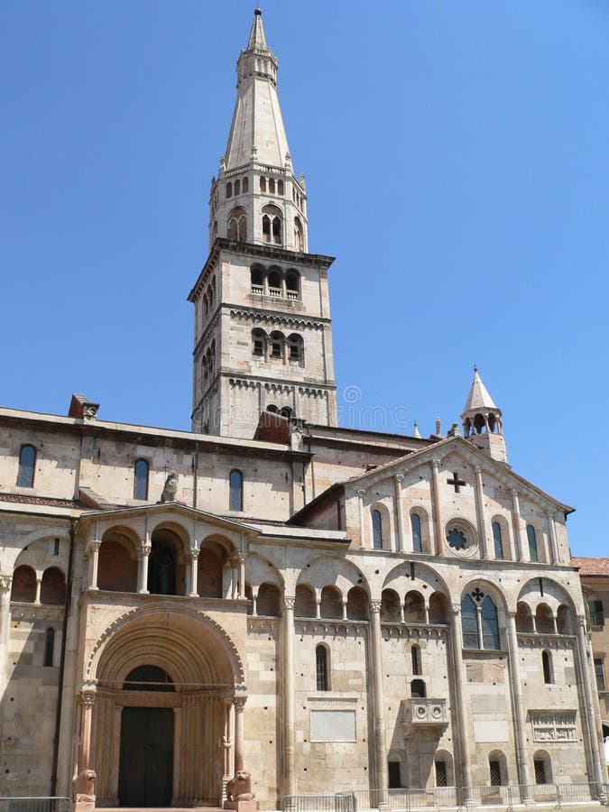Cathédrale Catholique (Duomo) à Modène, Italie Photo éditorial - Image ...