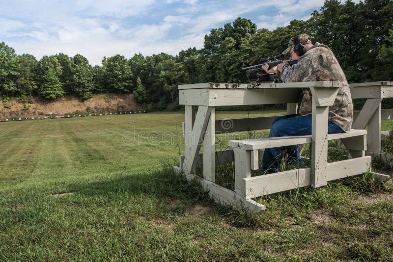 Escala de rifle 22 foto de stock. Imagem de escala, injetor - 11016768