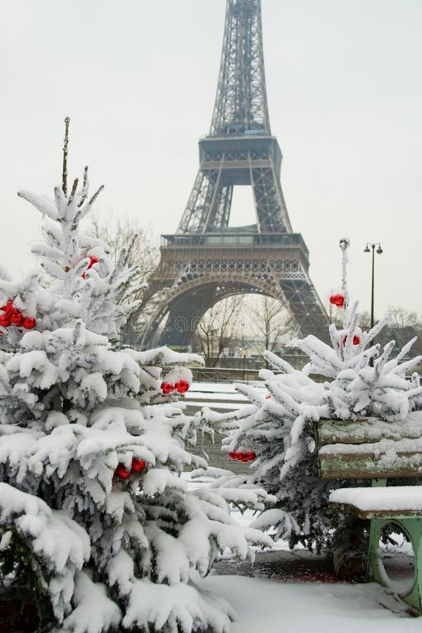 Dia nevado raro em Paris foto de stock. Imagem de cityscape - 12224772