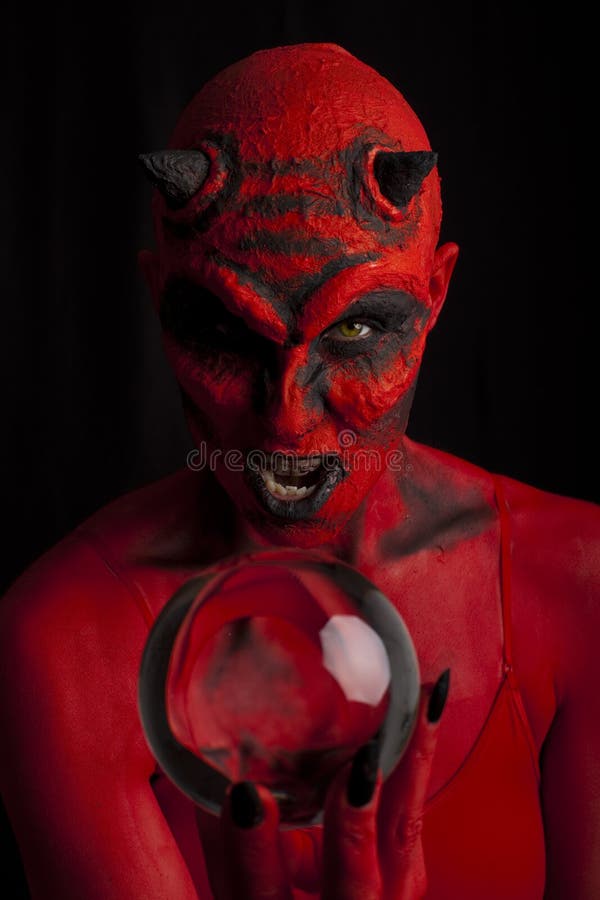 Diable Rouge Avec La Bille En Cristal. Image stock - Image du enfer ...