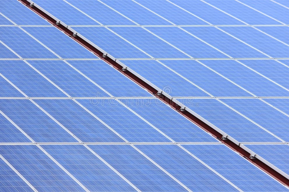 Diagonal del panel solar imagen de archivo. Imagen de reanudable - 24777589