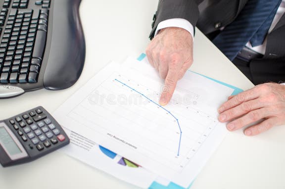 Diagrammanalyse stockbild. Bild von aufgabe, karte, wirtschaftlichkeit ...