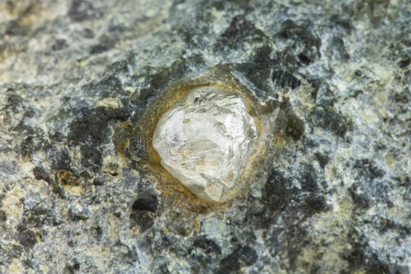 Diamant brut photo stock. Image du grand, projectile - 40980236