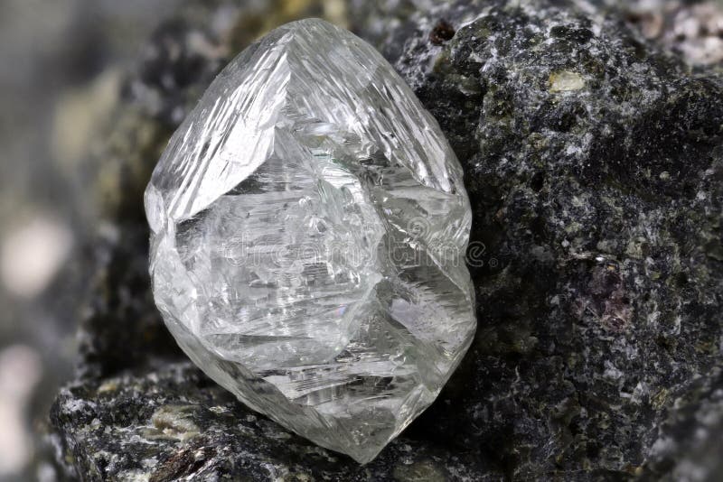 Diamante natural imagem de stock. Imagem de leito, espécime - 112226053
