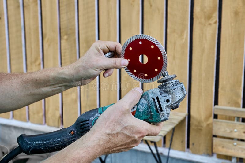 Replaceable Diamond Blade for Cutting Stone and Concrete is Installed ...