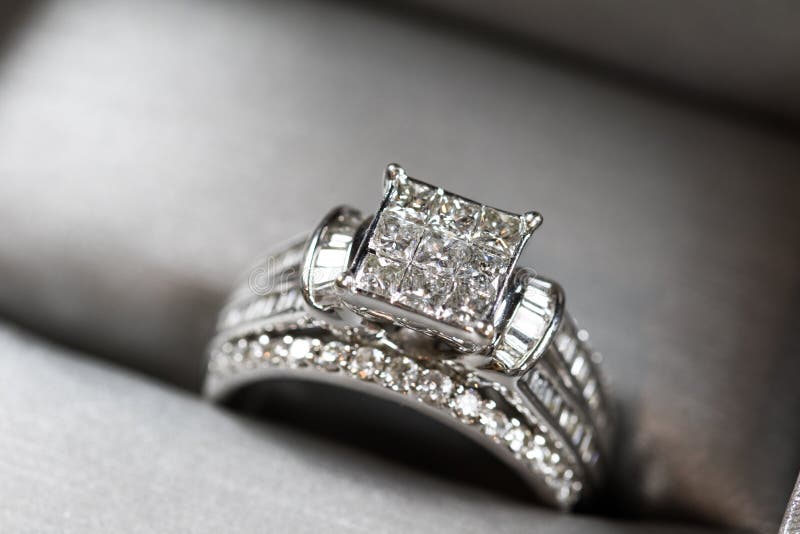 A Diamond Engagement Ring. in a Box with Glint/reflection. Shimmering ...