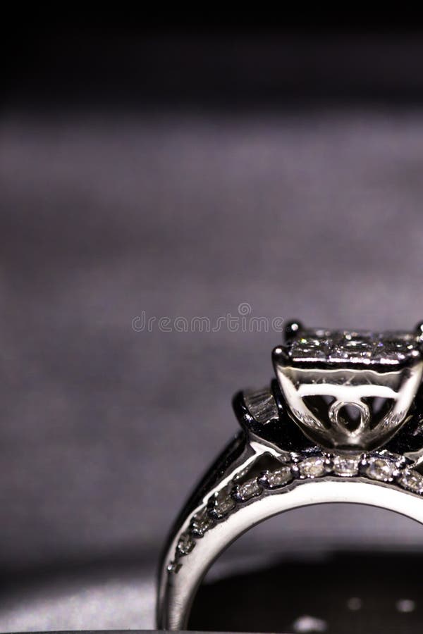A Diamond Engagement Ring. in a Box with Glint/reflection. Shimmering ...