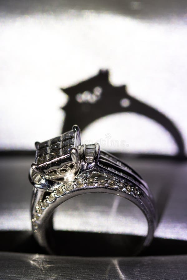 A Diamond Engagement Ring. in a Box with Glint/reflection. Shimmering ...