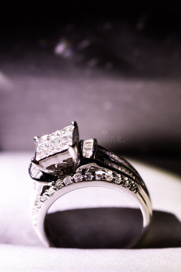 A Diamond Engagement Ring. in a Box with Glint/reflection. Shimmering ...