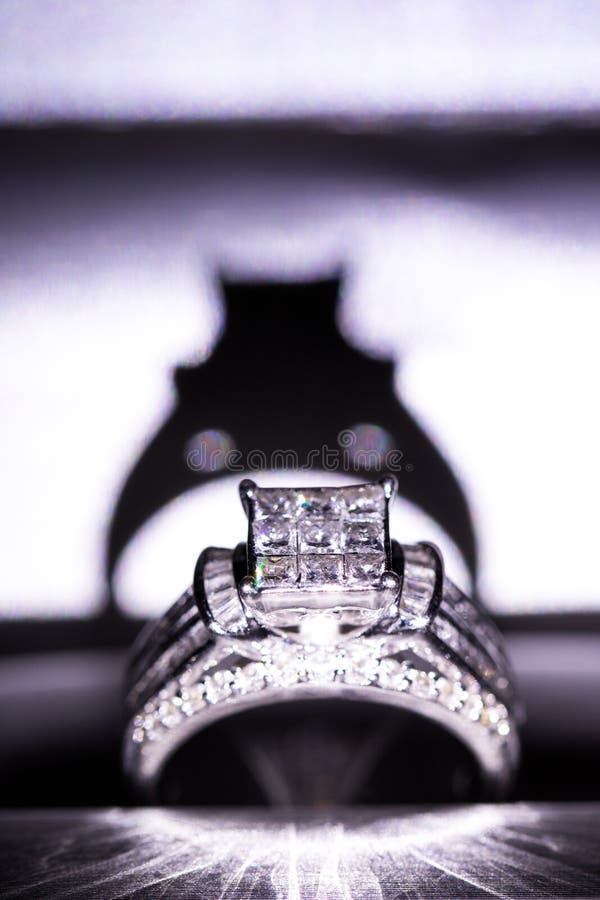 A Diamond Engagement Ring. in a Box with Glint/reflection. Shimmering ...