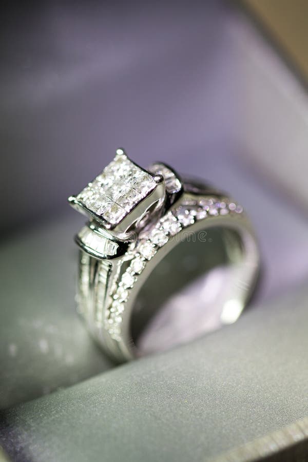 A Diamond Engagement Ring. in a Box with Glint/reflection. Shimmering ...