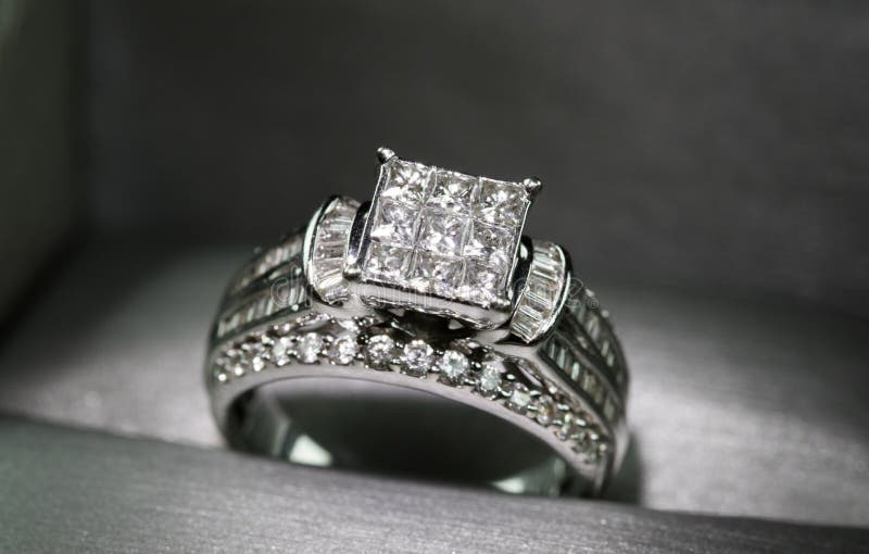 A Diamond Engagement Ring. in a Box with Glint/reflection. Shimmering ...