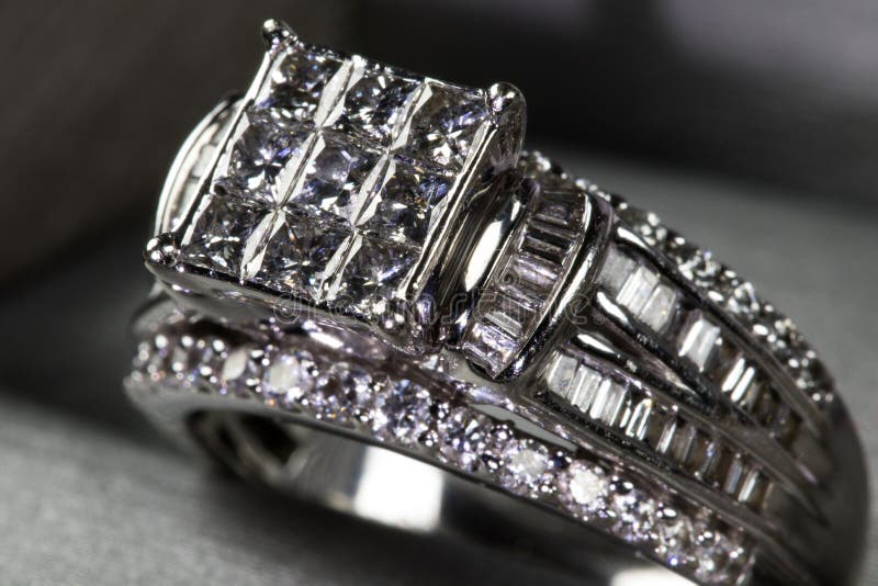 A Diamond Engagement Ring .in a Box with Glint/reflection. Shimmering ...