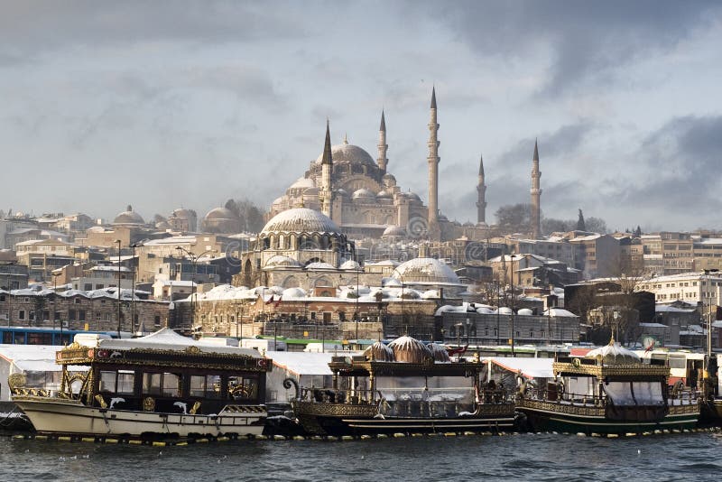Die Alte Stadt Von Istanbul Stockfoto - Bild von kulturell, fische ...