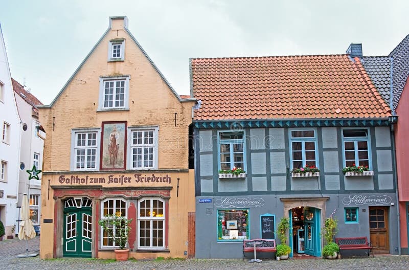 Die alten Shops redaktionelles stockfotografie. Bild von gaststätte ...
