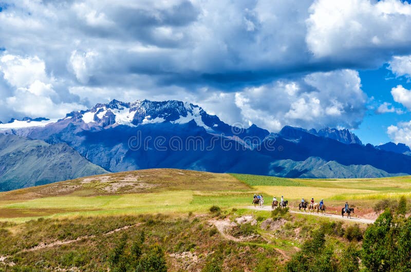 Die Anden in Peru stockbild. Bild von wolken, anden, amerika - 47214257
