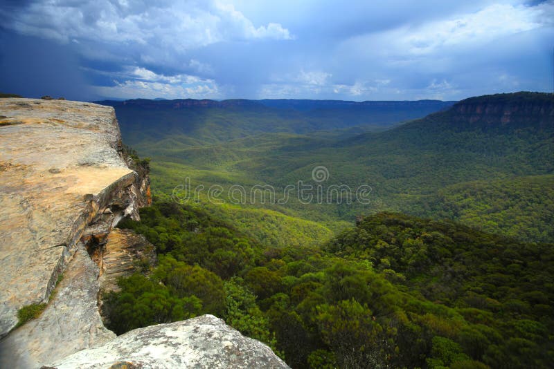 Die Blauen Berge in Australien Stockbild - Bild von abenteuer, leiste ...