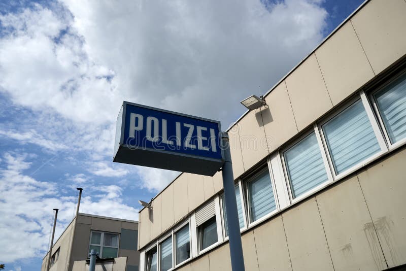 Polizei-Zeichen Auf Einer Deutschen Polizeidienststelle Redaktionelles ...