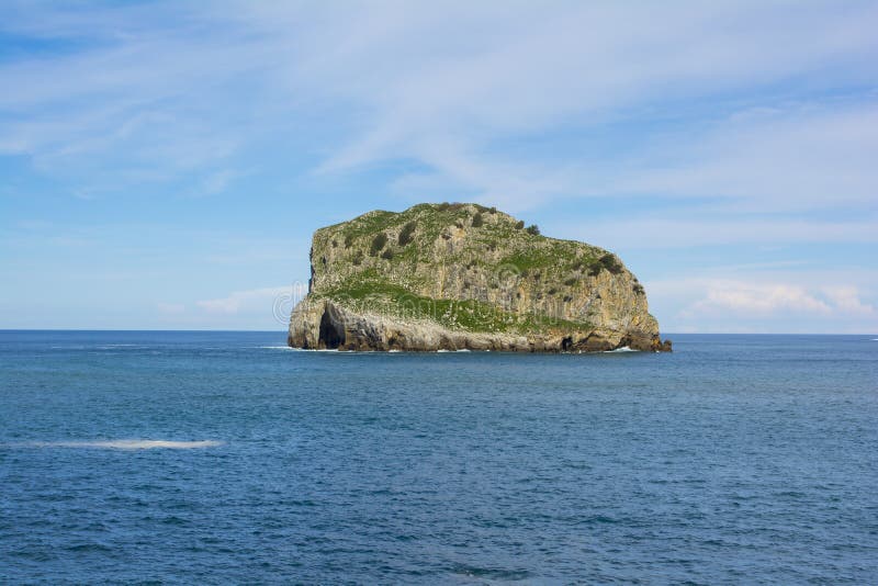 Die einsame Insel stockfoto. Bild von himmel, blau, berg - 35068498