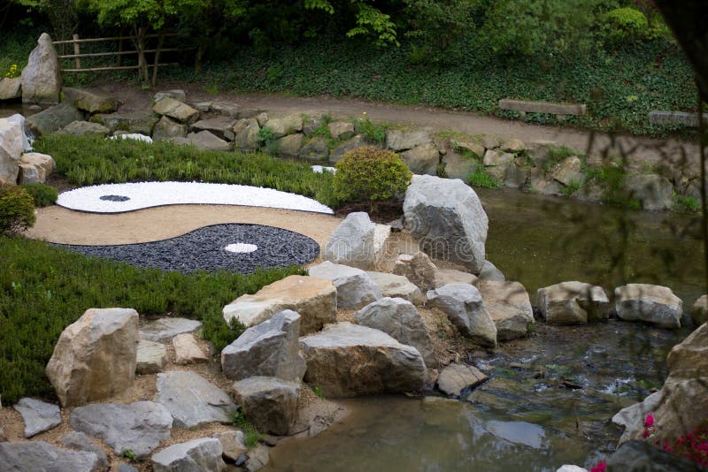 Japanischer Zengarten Mit Yin Und Yang Stockbild - Bild von entspannung ...